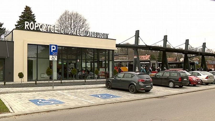 Nowoczesny dworzec autobusowy w Ropczycach