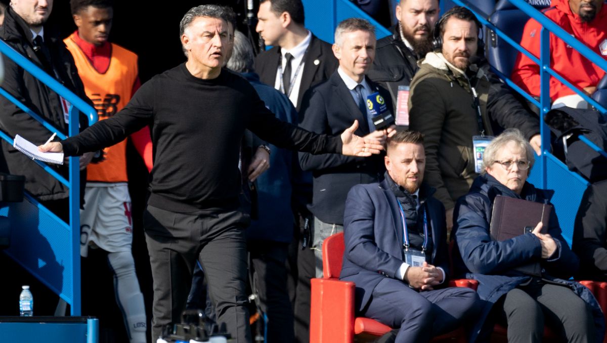 Trener PSG nie wytrzymał! Chciał konfrontacji z kibicem, ale został ... Trener PSG nie wytrzymał! Chciał konfrontacji z kibicem, ale został ...