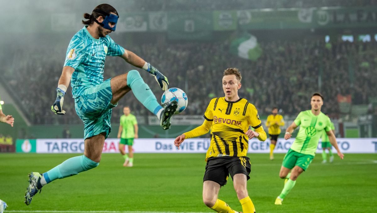 Bundesliga. Grabara stracił trzy gole w pięć minut! Wolfsburg szybko ...