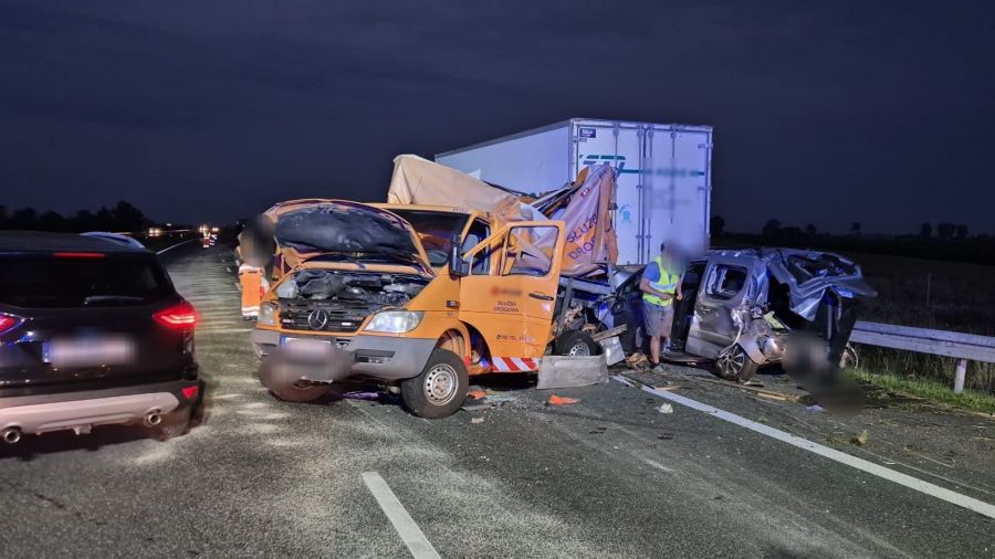 Wypadek na A1 niedaleko Włocławka. Wymieniali oponę na poboczu i wjechała w nich ciężarówka