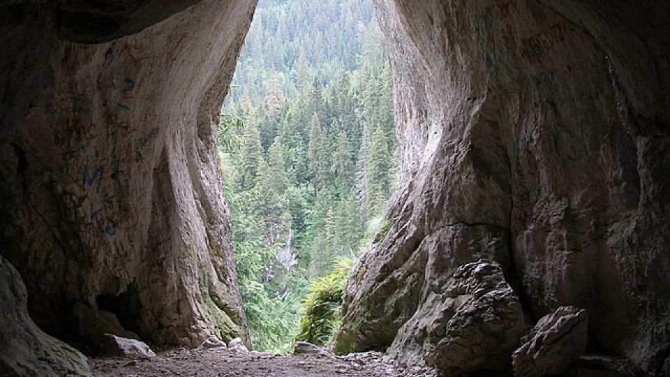 Top 5 amateur-friendly caves in Poland