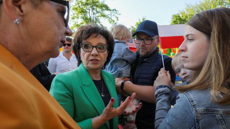 Marszałek Elżbieta Witek w Sulejówku: rodzina to prawdziwa, najlepsza ...