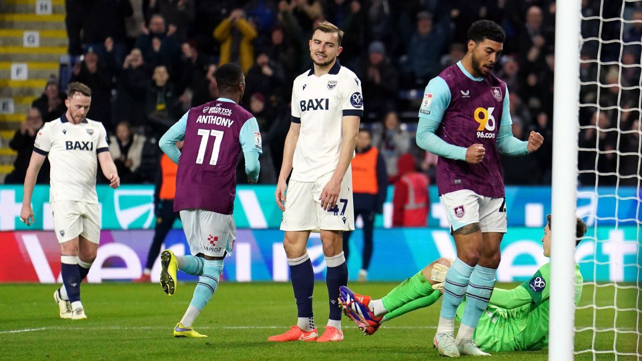 Championship: ogromy pech Michała Helika. Samobójcze trafienie Polaka ...