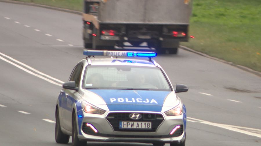 Niebezpieczna jazda w Szczecinie! Pijana nastolatka z pasażerem w bagażniku [WIDEO]