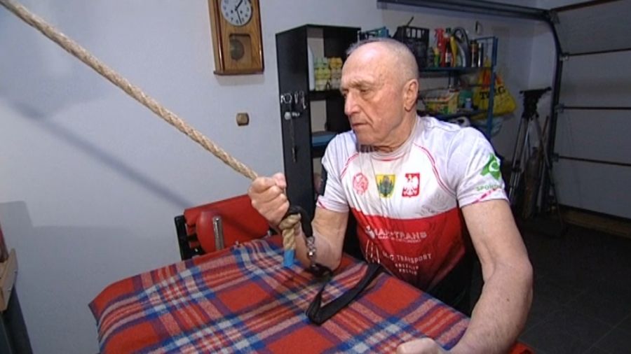 Wiek nie jest przeszkodą. 80-letni armwrestler z Bielic Wiek nie jest przeszkodą. 80-letni armwrestler z Bielic