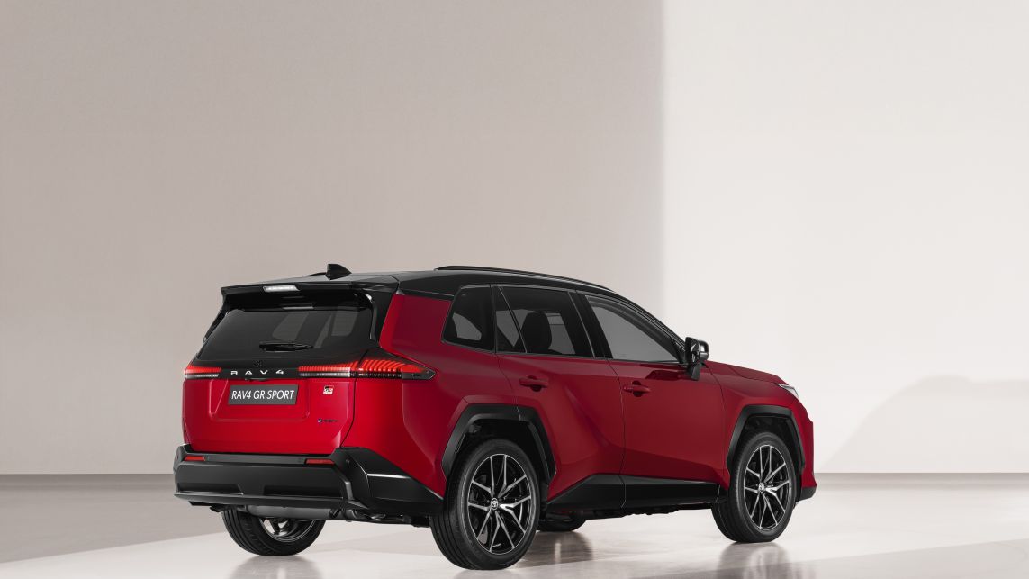 Nowa Toyota RAV4. Przejedzie ponad 100 km na prądzie, ma nowe multimedia