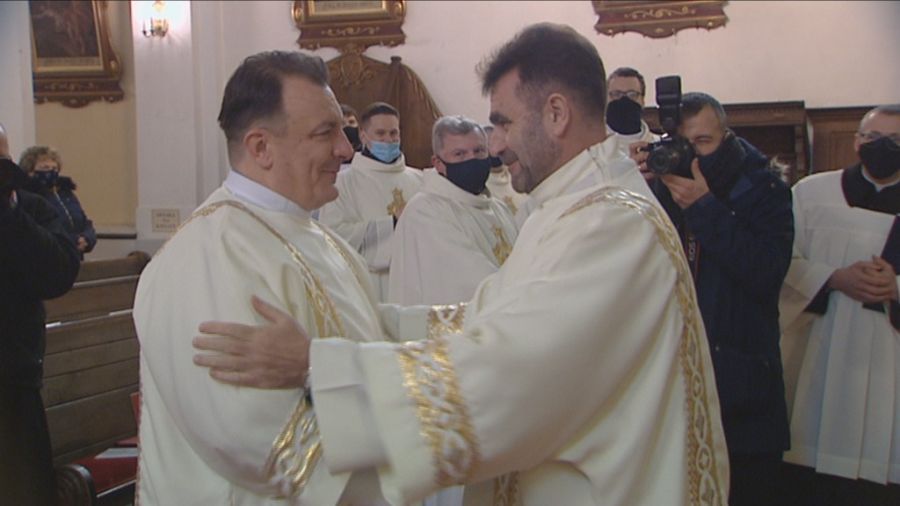 Ma żonę, dwoje dzieci i pracę. Po 8 latach czekania został wyświęcony