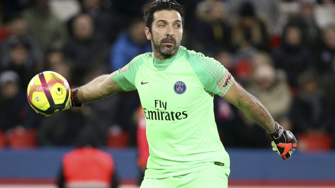 pilka nozna gianluigi buffon oferta kontrakt fc barcelona liga mistrzow ...