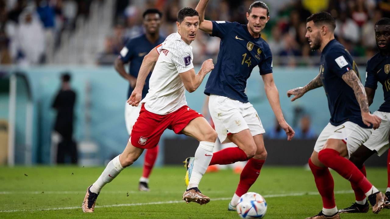 Robert Lewandowski jak Cristiano Ronaldo. Otrzymał nagrodę Golden Foot ...