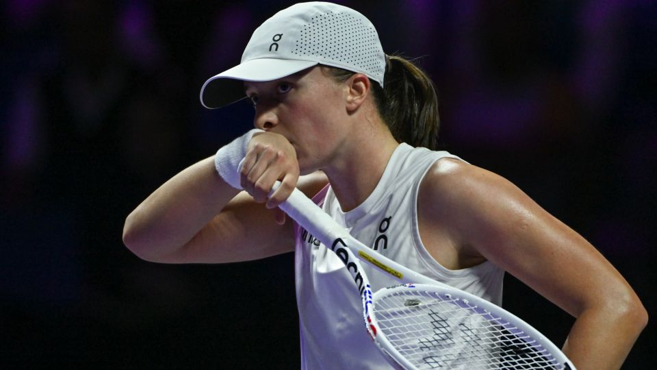 Świątek faces ‘complicated’ path to WTA semifinals